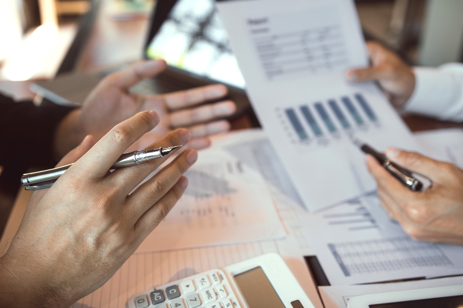 10 Smart Ways To Reduce Business Travel Expenses (Infographic) - TrackEx